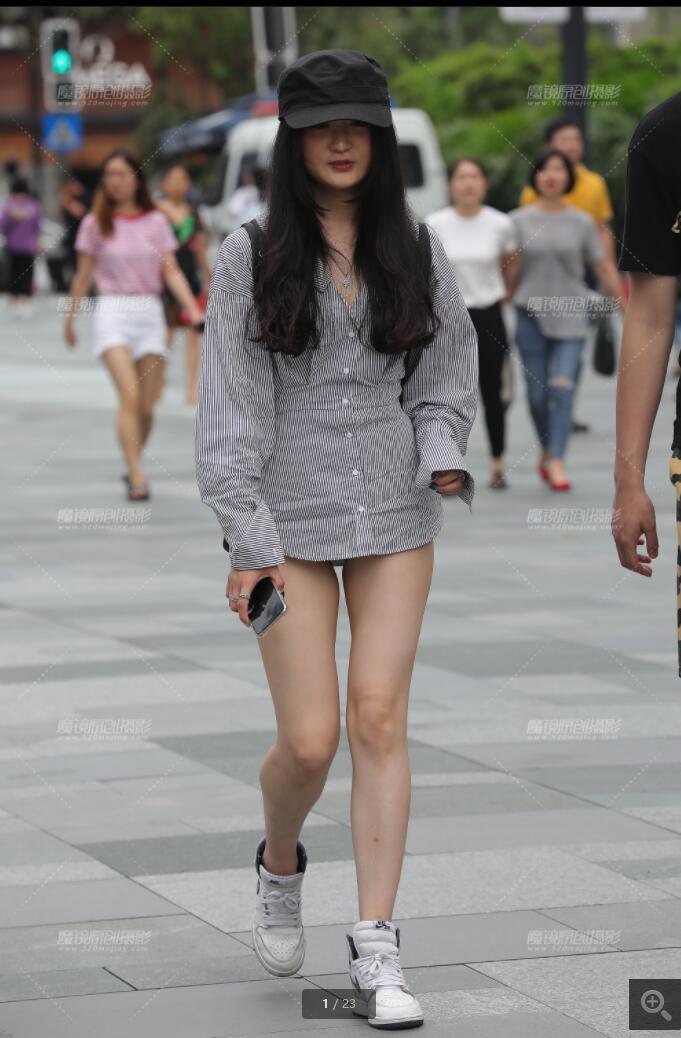 这腿 穿上高跟更完美-魔镜街拍套图-彩虹街拍-时尚穿搭